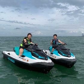 Sewa dan main jetski di Seadoo Safari Baywalk.